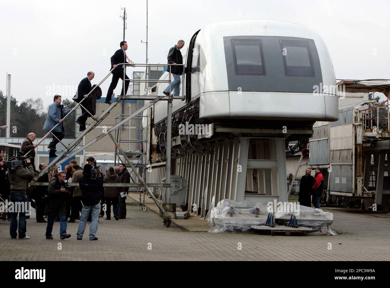 Mitglieder des Transrapid-Untersuchungsauschusses des Landtages ...