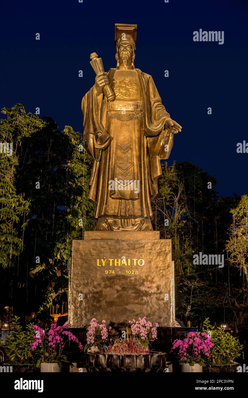 Emperor ly thai to monument statue hi-res stock photography and images ...