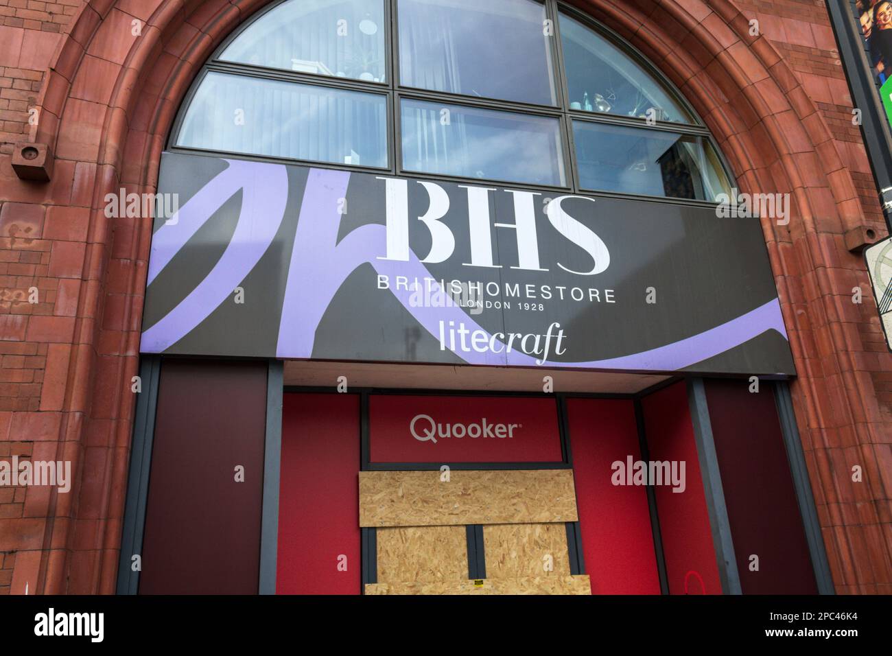 BHS sign. Great Ducie Street, Manchester Stock Photo - Alamy