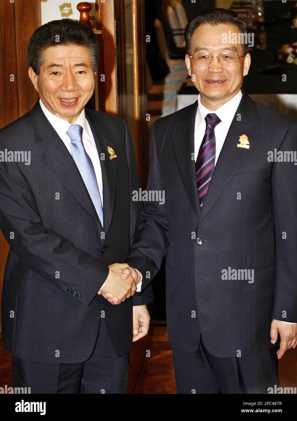 South Korean President Roh Moo-Hyun, left, shakes hand with China's ...