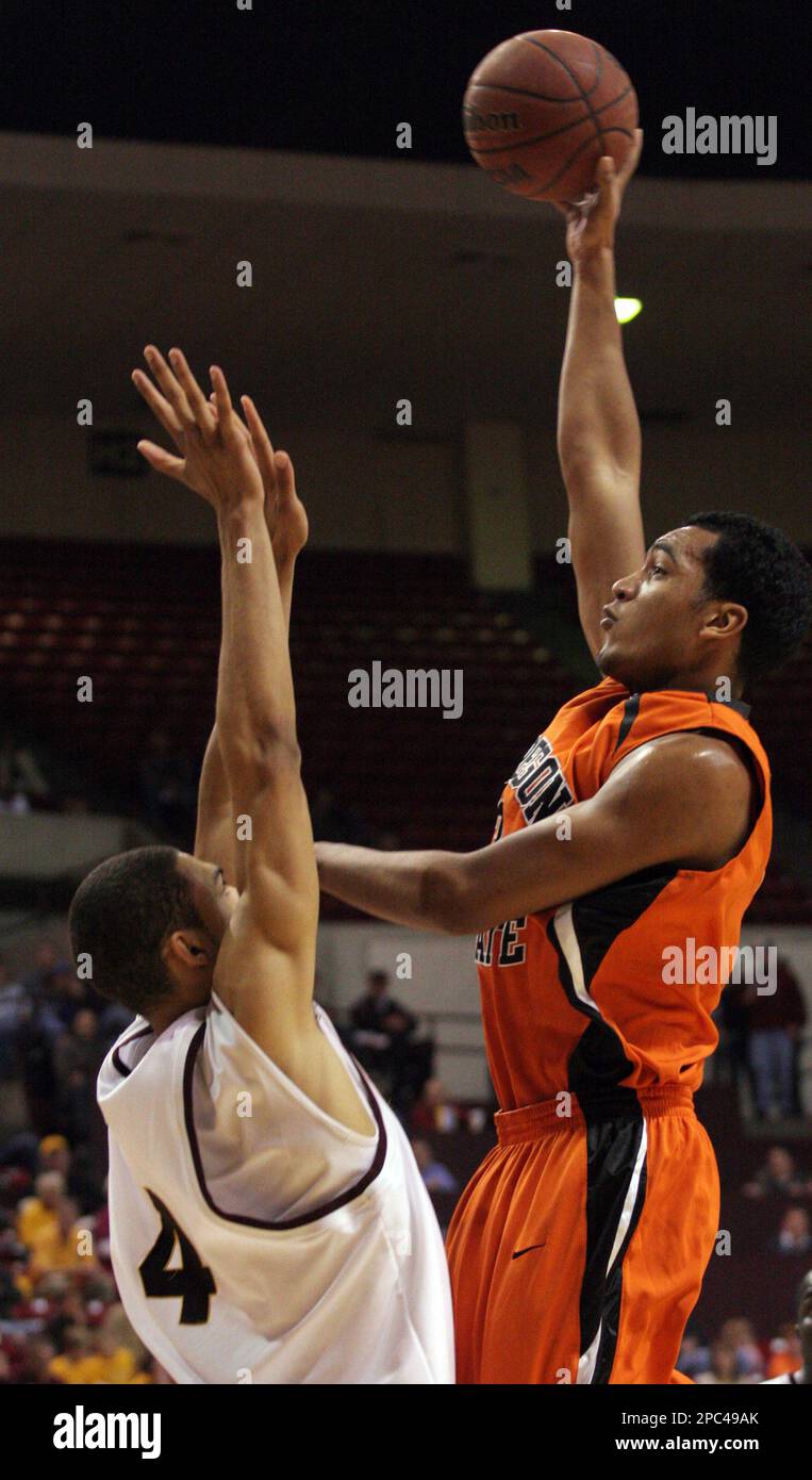 Oregon State's Marcel Jones, right, shoots over Arizona State forward ...