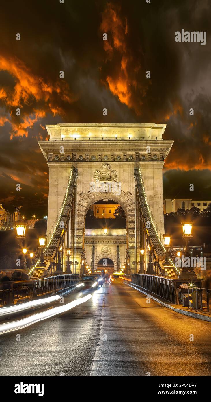Amazing night scene with traffic on Széchenyi Chain bridge over Danube ...