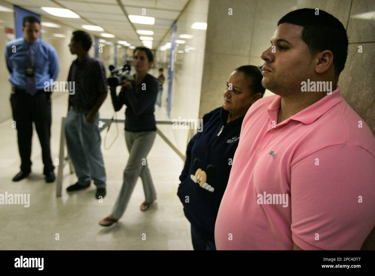 Jonathan Roman, right, a dishwasher who faces a first-degree murder ...