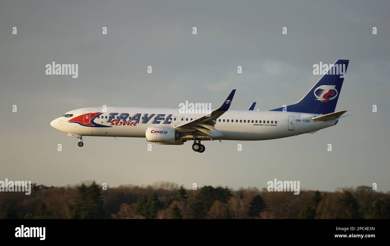 B737 aircraft hi-res stock photography and images - Alamy