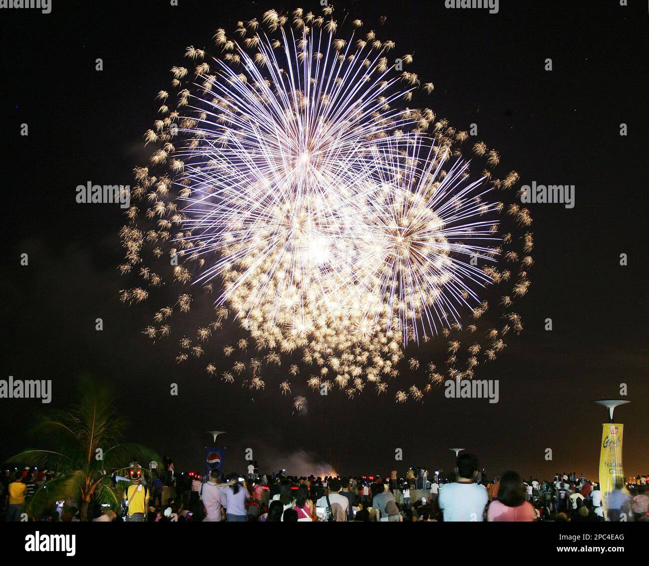 Filipinos look at fireworks from Canada during the "Pyro Olympics" at ...