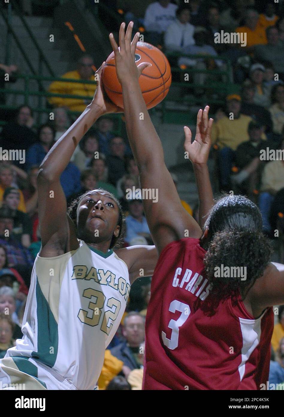 Baylor's Bernice Mosby (32) shoots over Oklahoma's Courtney Paris (3 ...
