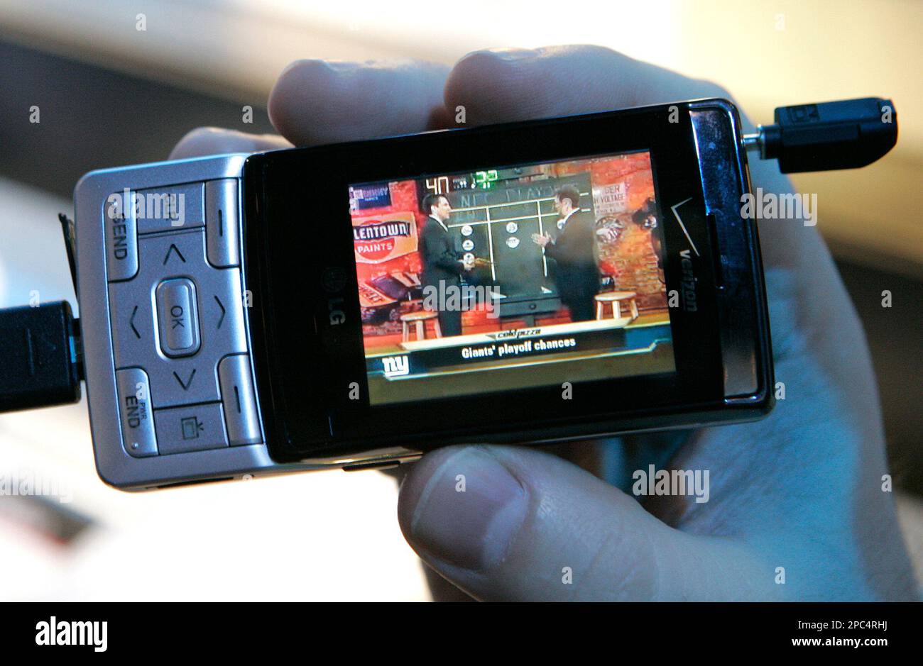 LG's VX9400 mobile phone with Verizon's V Cast Mobile TV service is ...