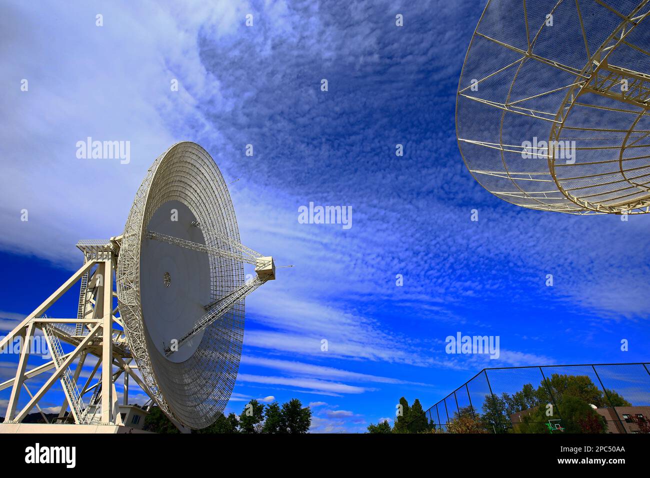 The observatory radio telescope Stock Photo - Alamy