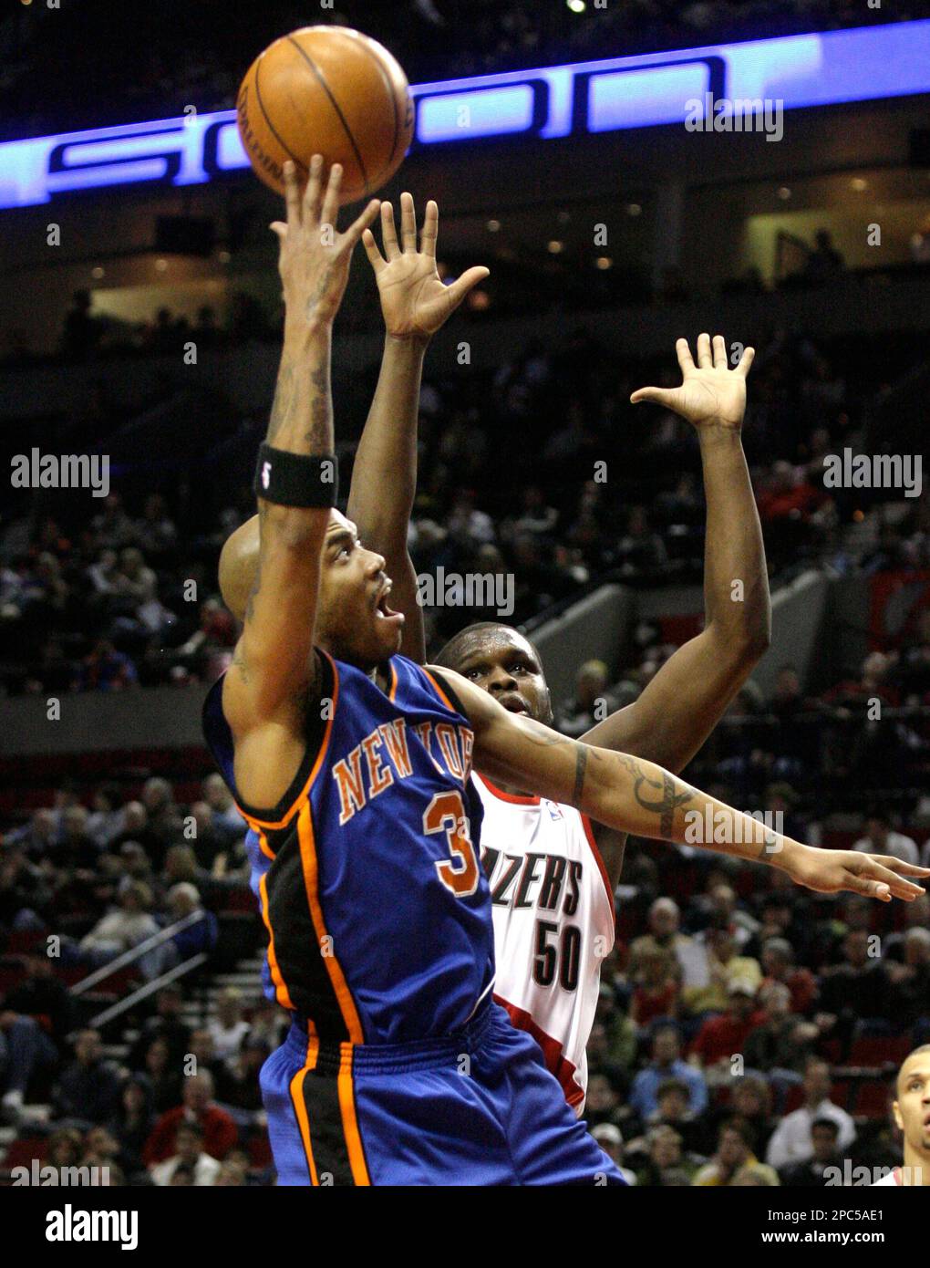 New York Knicks Stephon Marbury (3) shoots as Portland Trail Blazers ...