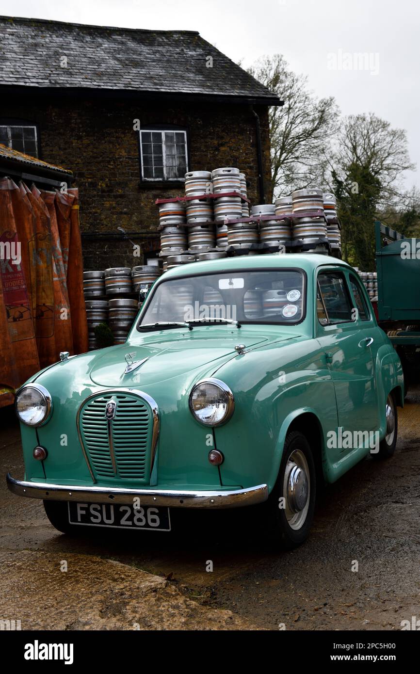 Classic car meet at hook norton hi-res stock photography and images - Alamy