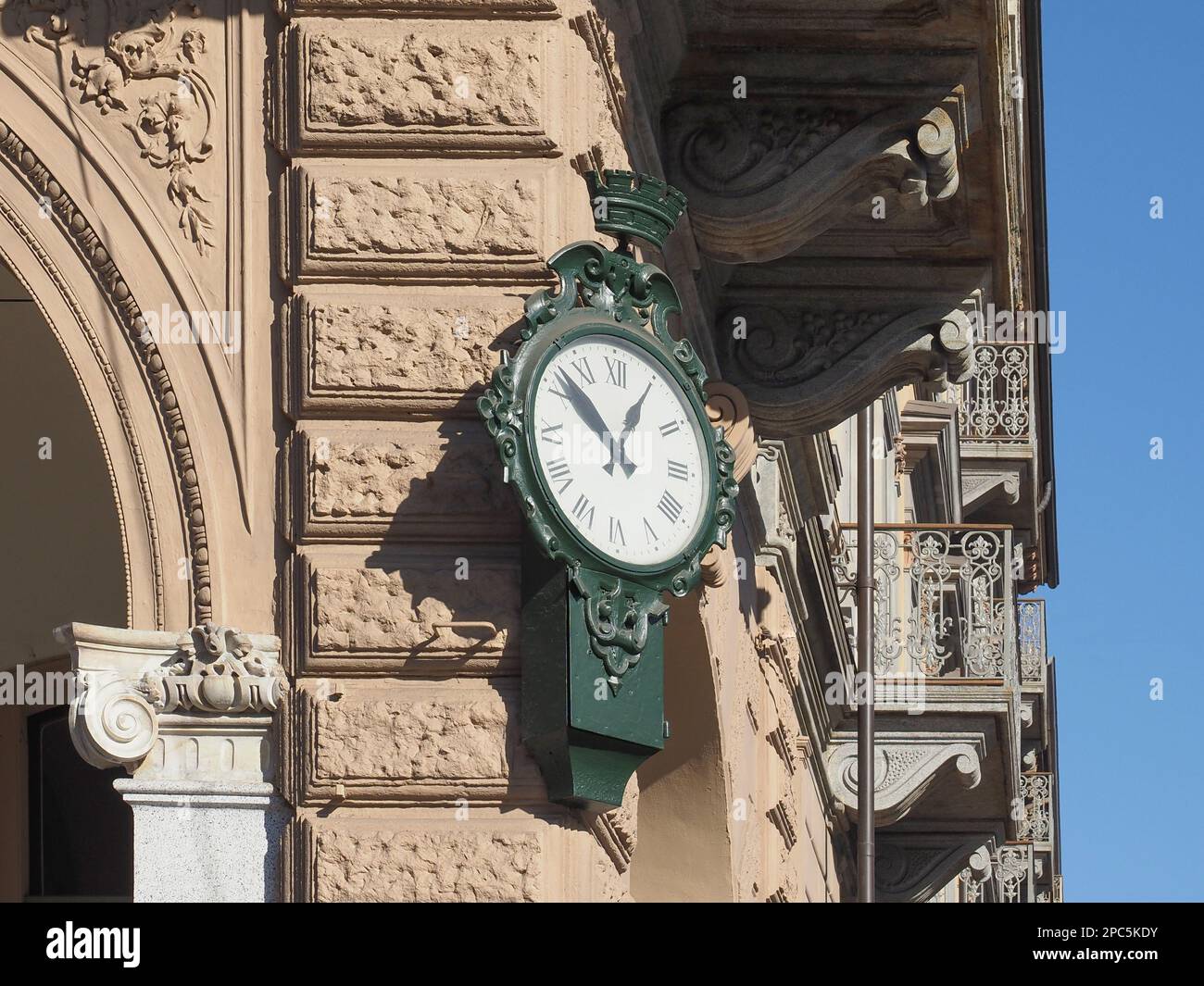 vintage green outdoor wall mounted clock timepiece Stock Photo - Alamy