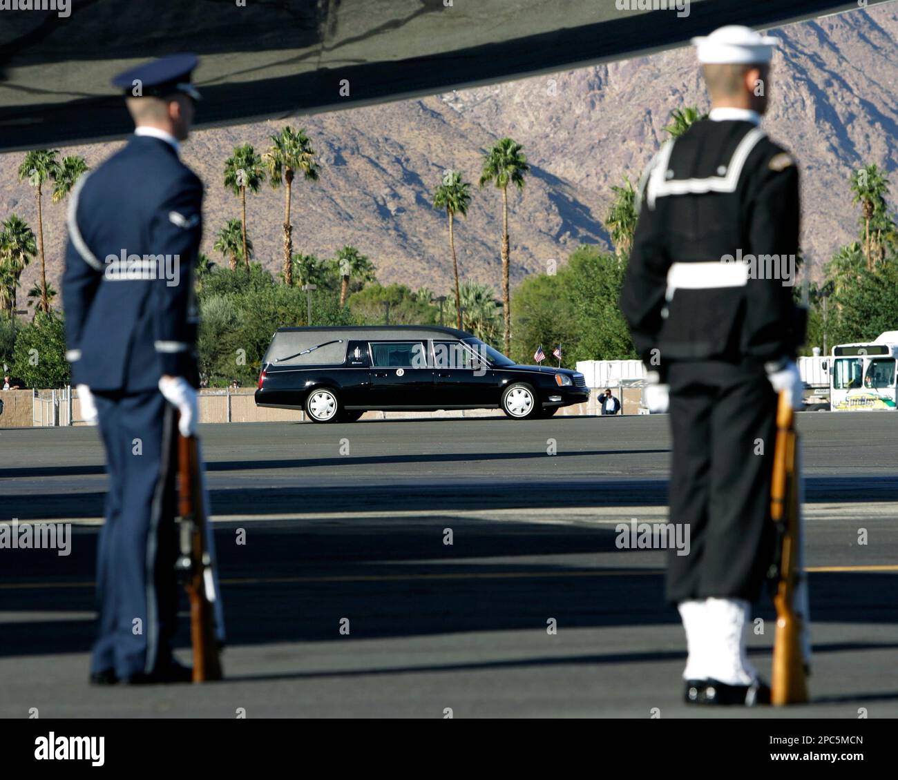 The hearse carrying the coffin of former President Gerald R. Ford's ...