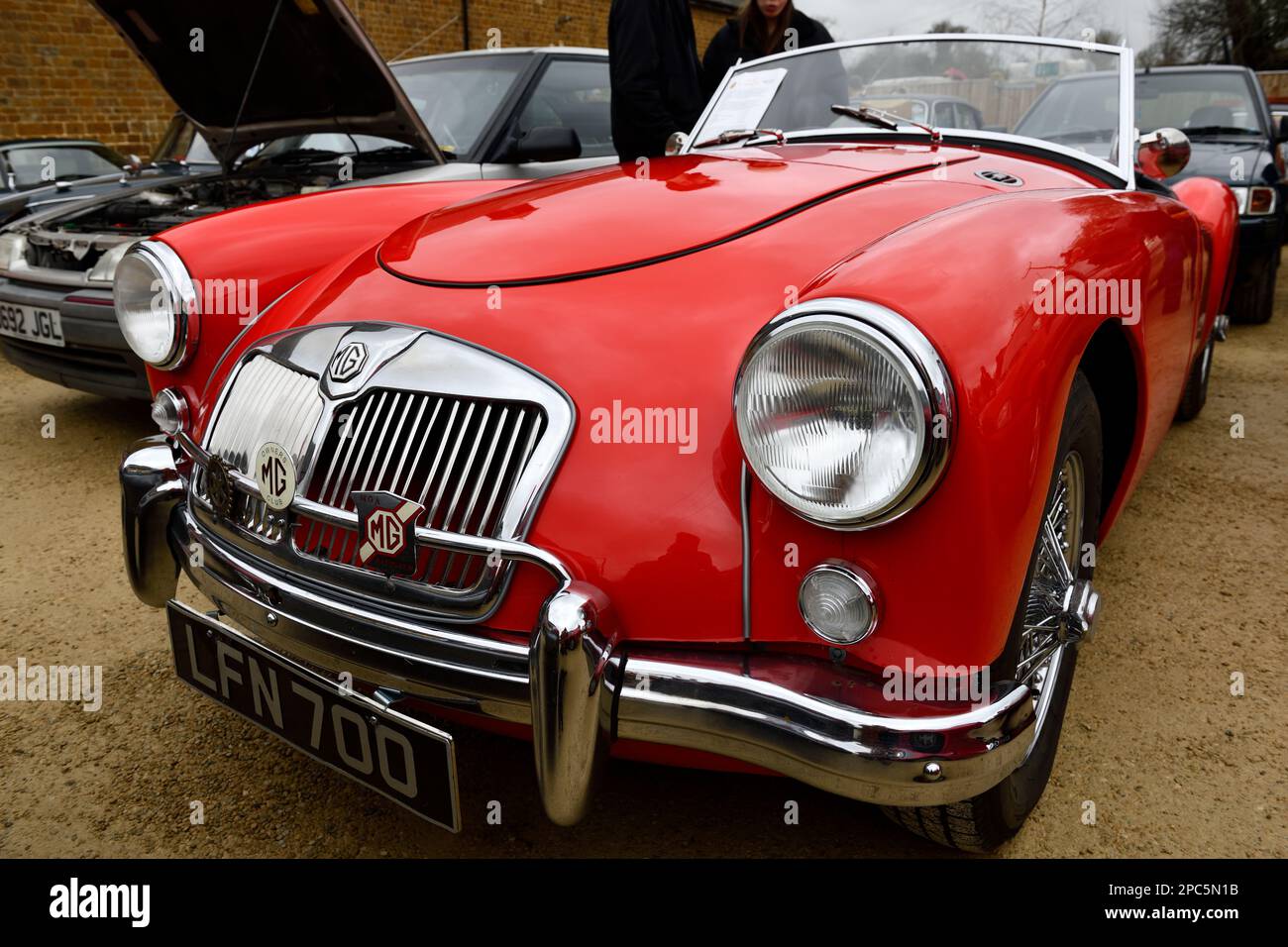 Wire hi res hi-res stock photography and images - Alamy