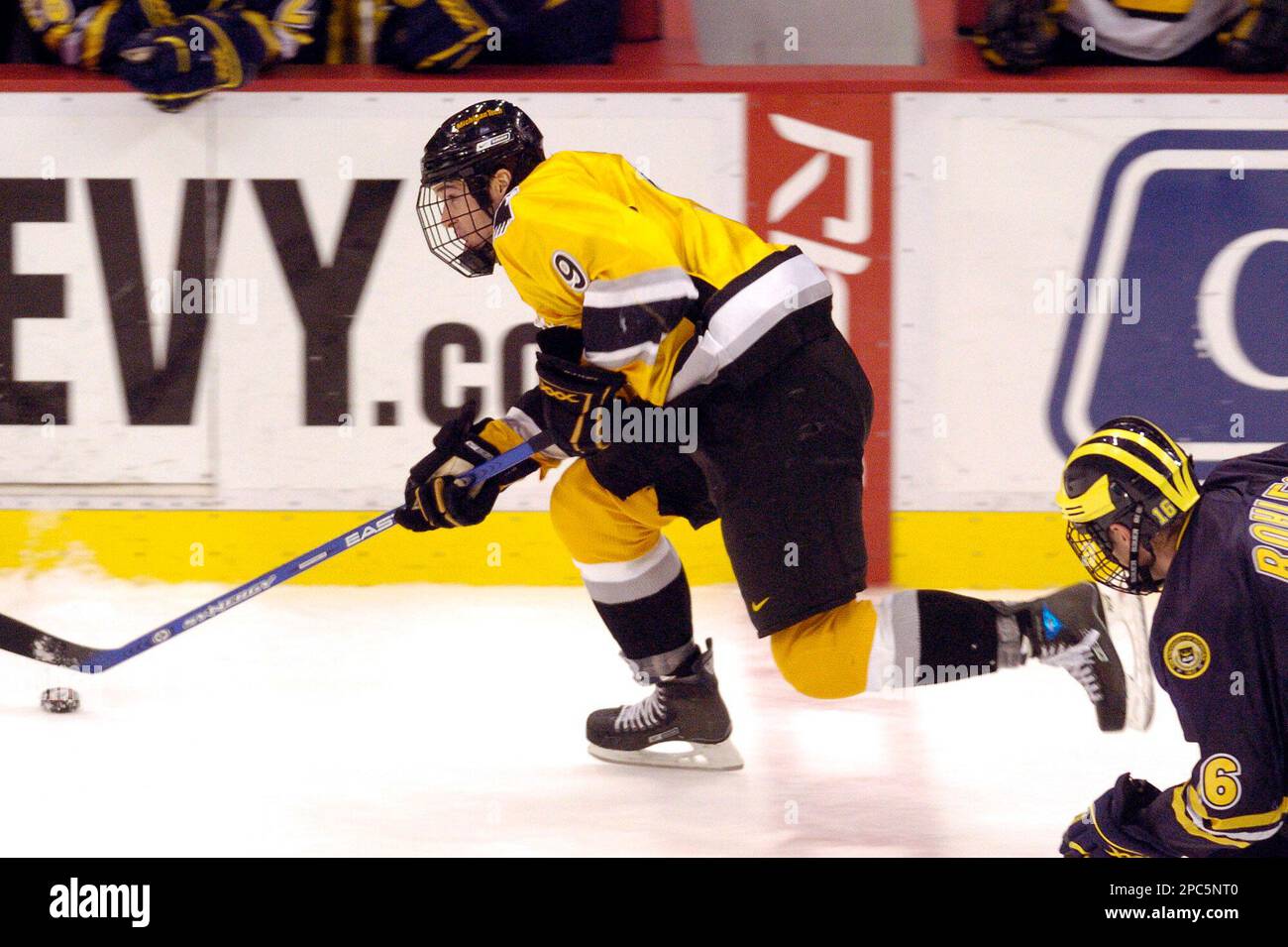 Michigan Tech's Malcolm Gwilliam, left, drives to the goal against ...