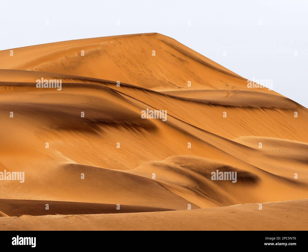 Patterns of sand dunes hi-res stock photography and images - Alamy