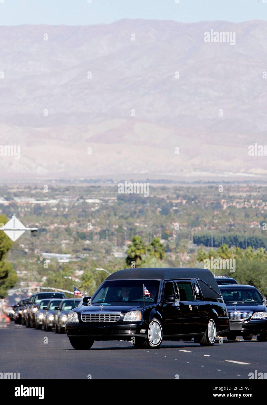 A hearse carrying former President Gerald R. Ford's body pulls into St ...