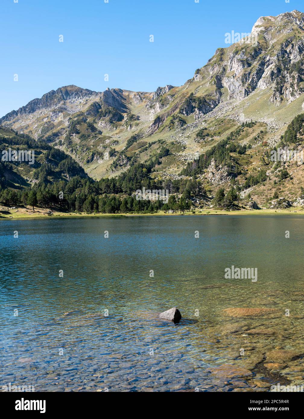 Breathtaking beauty of Laurenti Lake in Ariege, Pyrenees, France ...