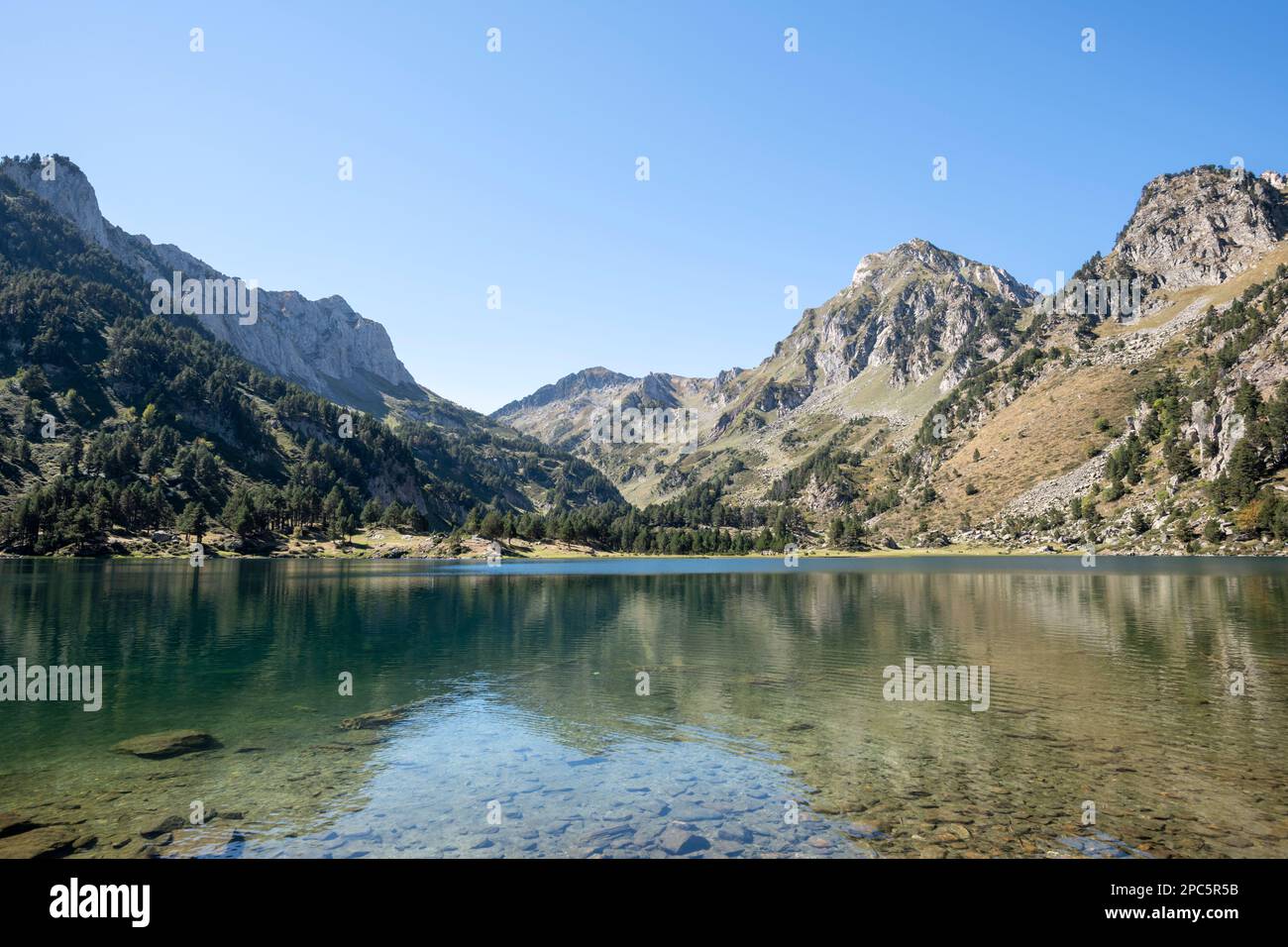 Breathtaking beauty of Laurenti Lake in Ariege, Pyrenees, France ...