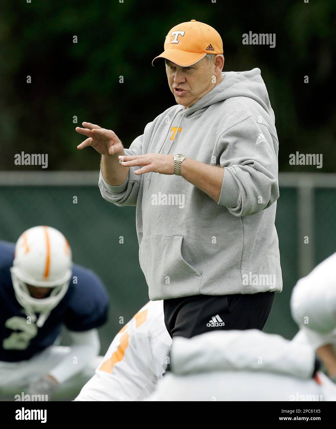Tennessee head coach Phillip Fulmer gestures as his players stretch ...