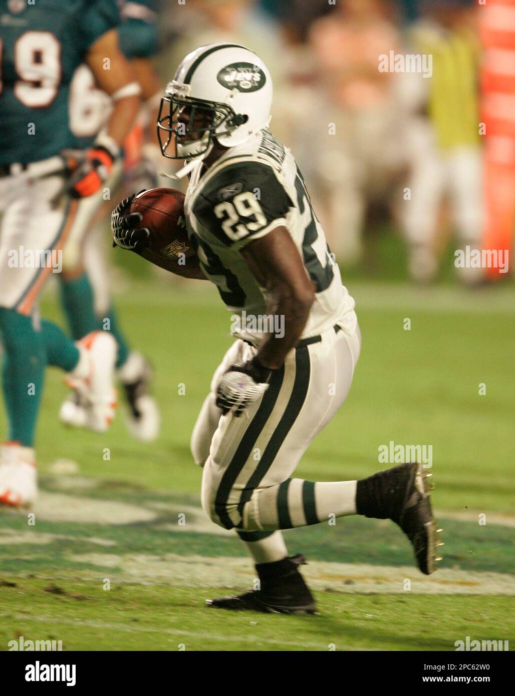 New York Jets running back Leon Washington runs for yardage during the ...