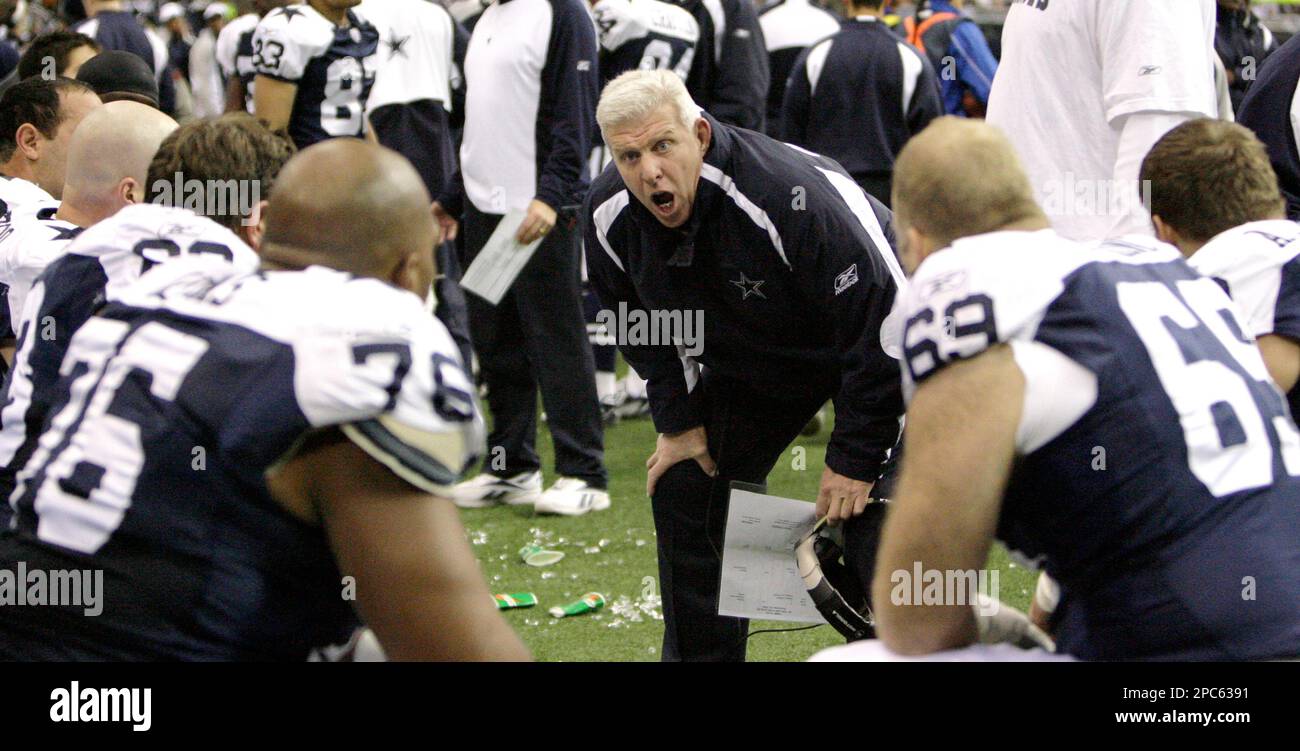 Dallas Cowboys coach Bill Parcells has a word with his offensive line ...