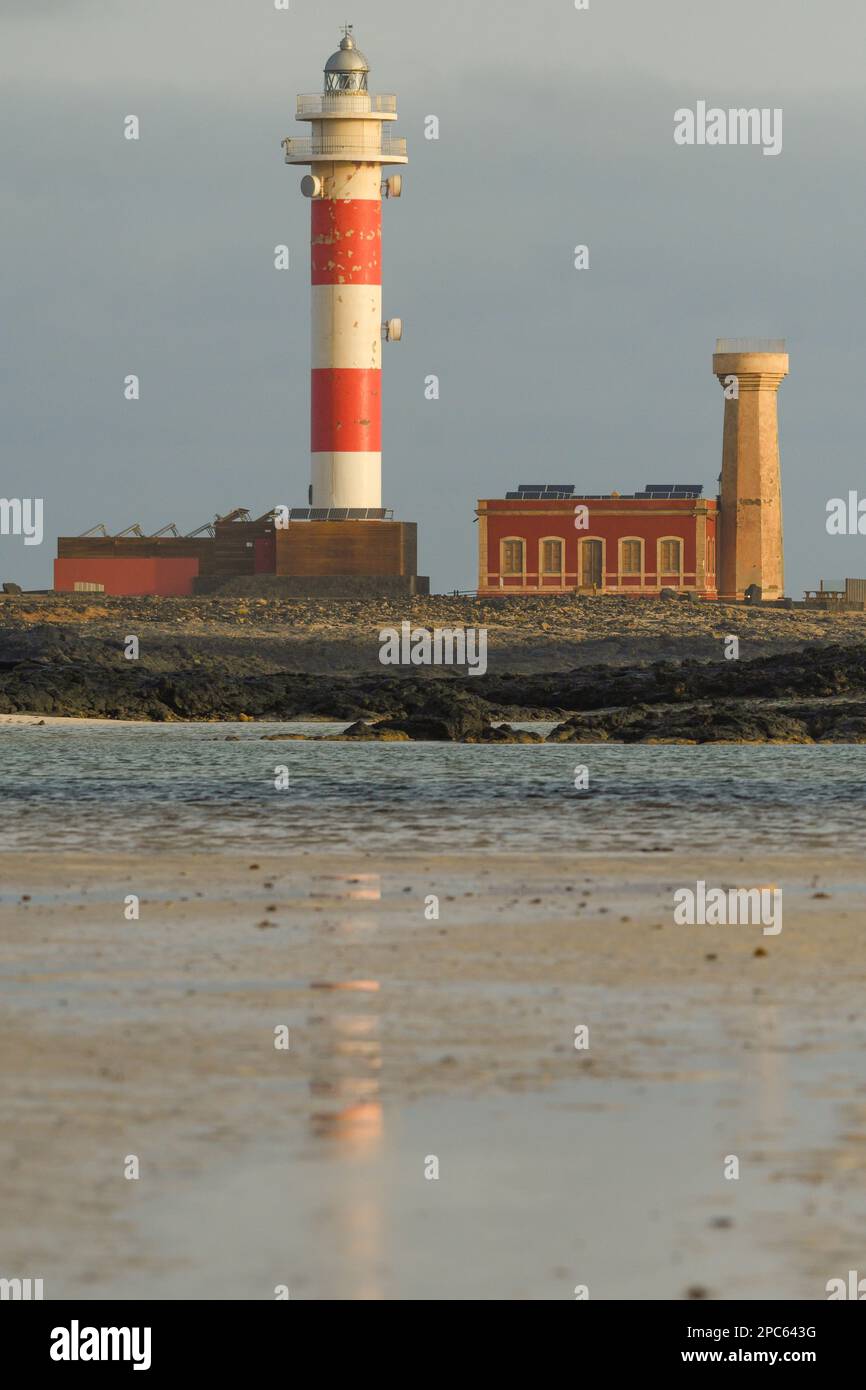 Arquitectura vertical hi-res stock photography and images - Alamy