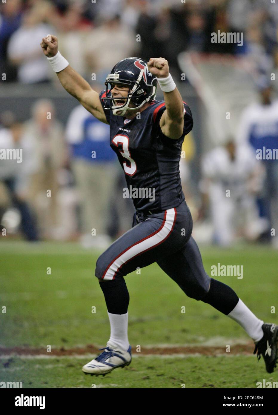 Houston Texans kicker Kris Brown (3) reacts after kicking the game ...