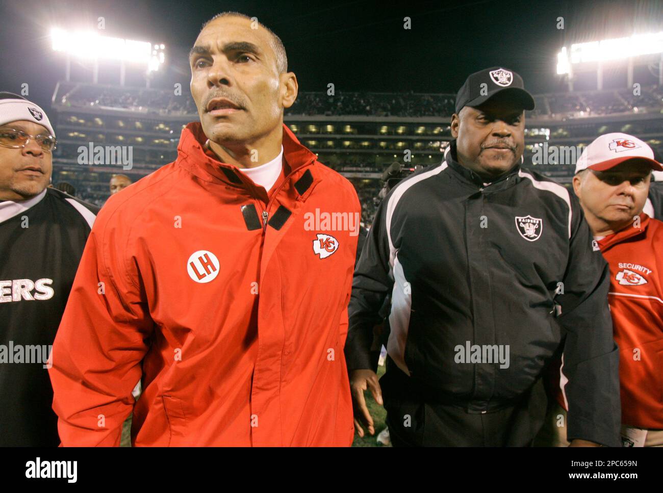 Kansas City Chiefs coach Herm Edwards, center left, and Oakland Raiders ...