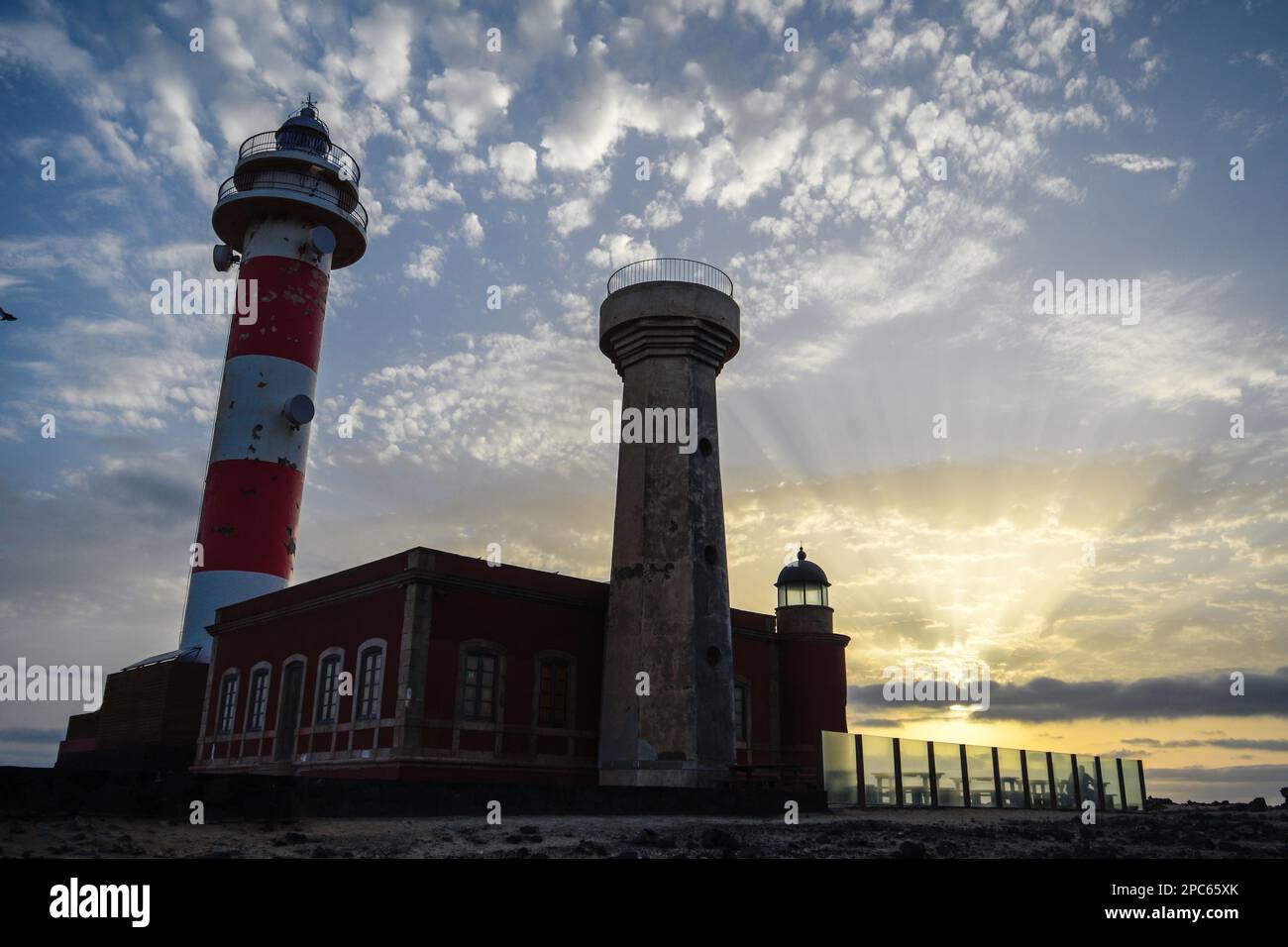 Silueta de faro hi-res stock photography and images - Alamy