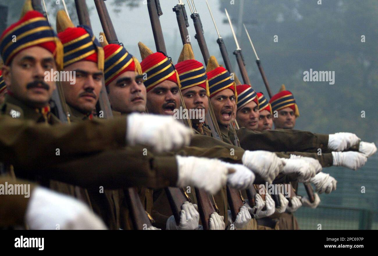 The Delhi police contingent marches to rehearse for the Republic Day ...