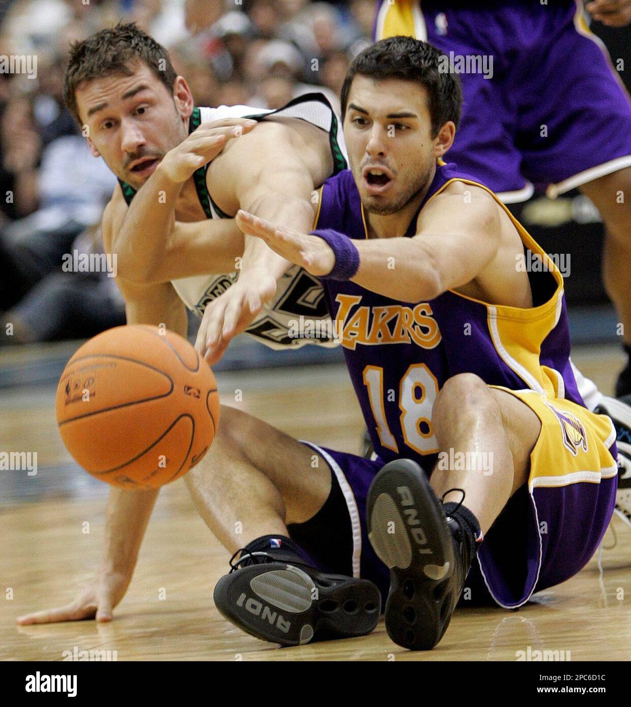 Los Angeles Lakers guard Sasha Vujacic (18) of Slovakia, and Minnesota ...