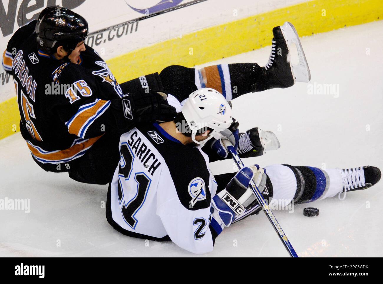 Washington Capitals' Boyd Gordon (15) fights for the puck against Tampa ...