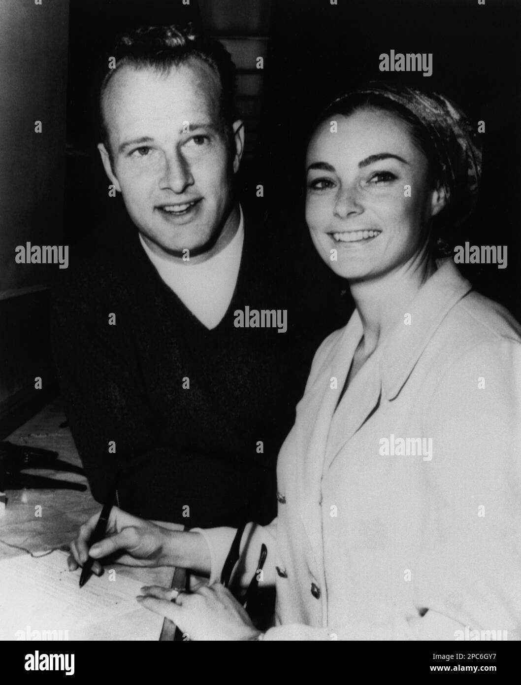 Green Bay Packers halfback Paul Hornung and his bride-to-be, Pat Roeder ...