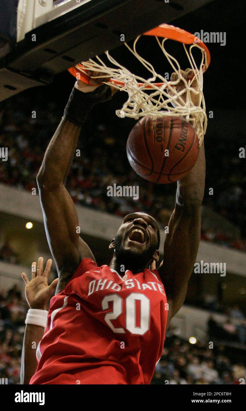 Ohio State's Greg Oden dunks against Cincinnati during the first half ...