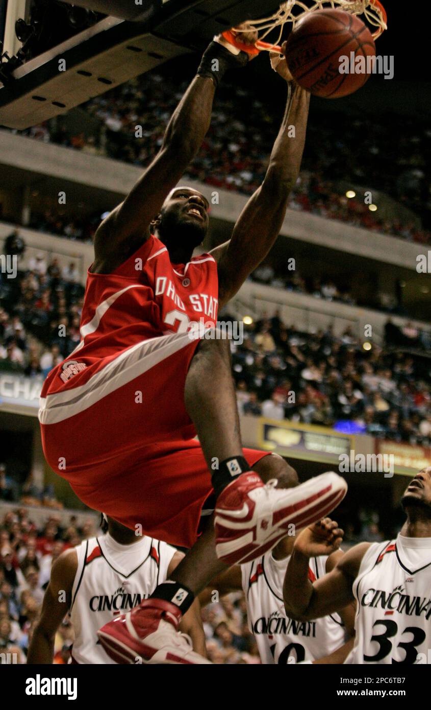 Ohio State's Greg Oden dunks against Cincinnati during the first half ...