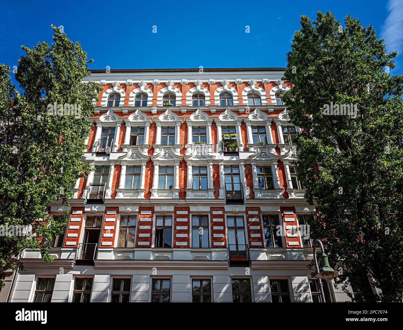 Modernized housing hi-res stock photography and images - Alamy