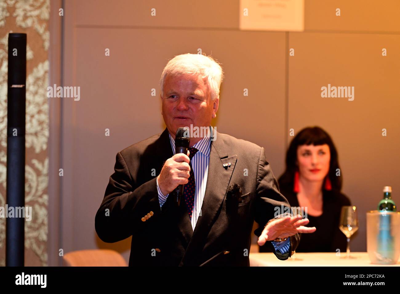 Georg Prinz zur Lippe beim Balkongespräch im Luisenhof. Dresden, 08.03. ...