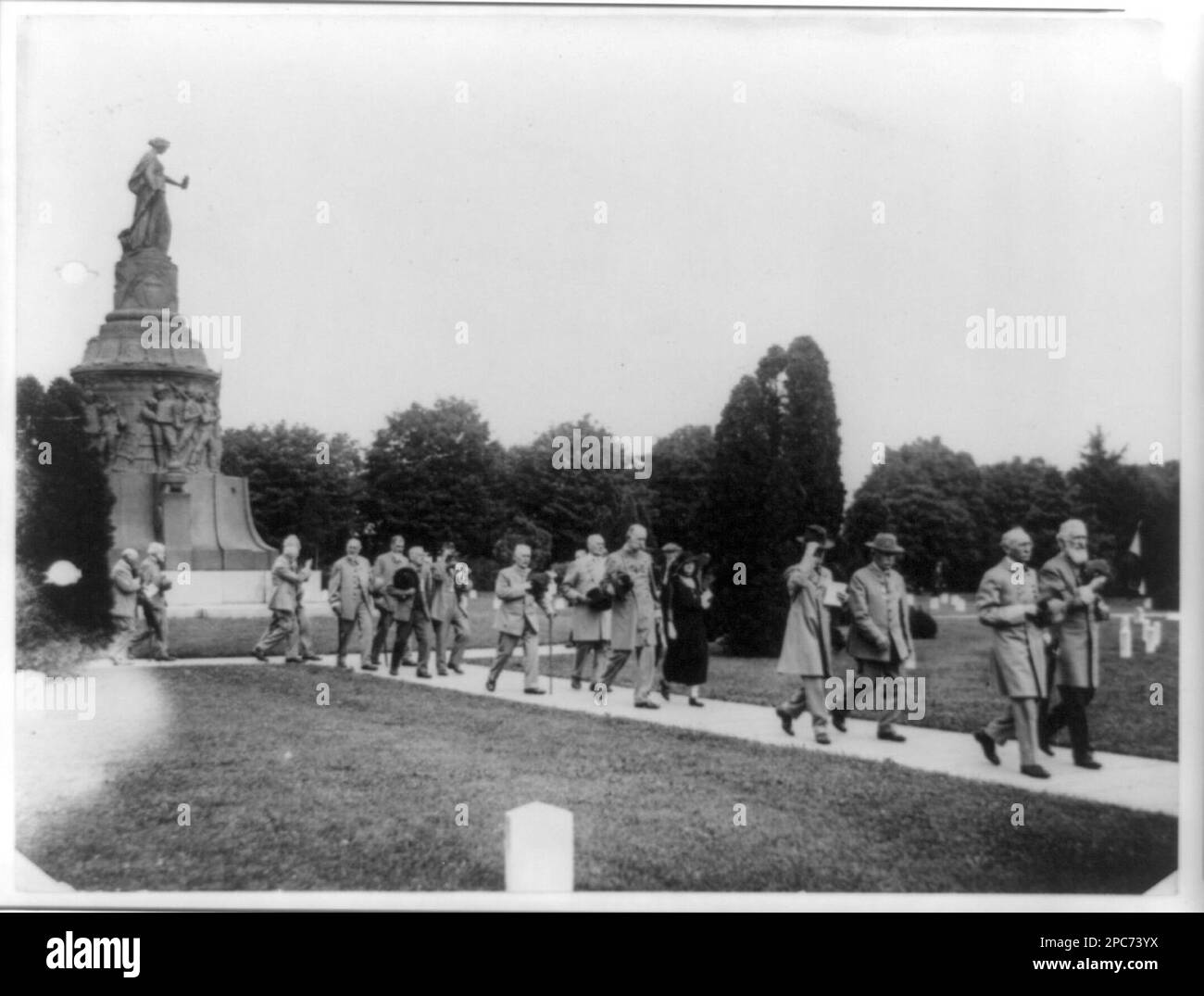 Confederate Veteran Memorial. National Photo Company Collection , No. 19747. Monuments ...