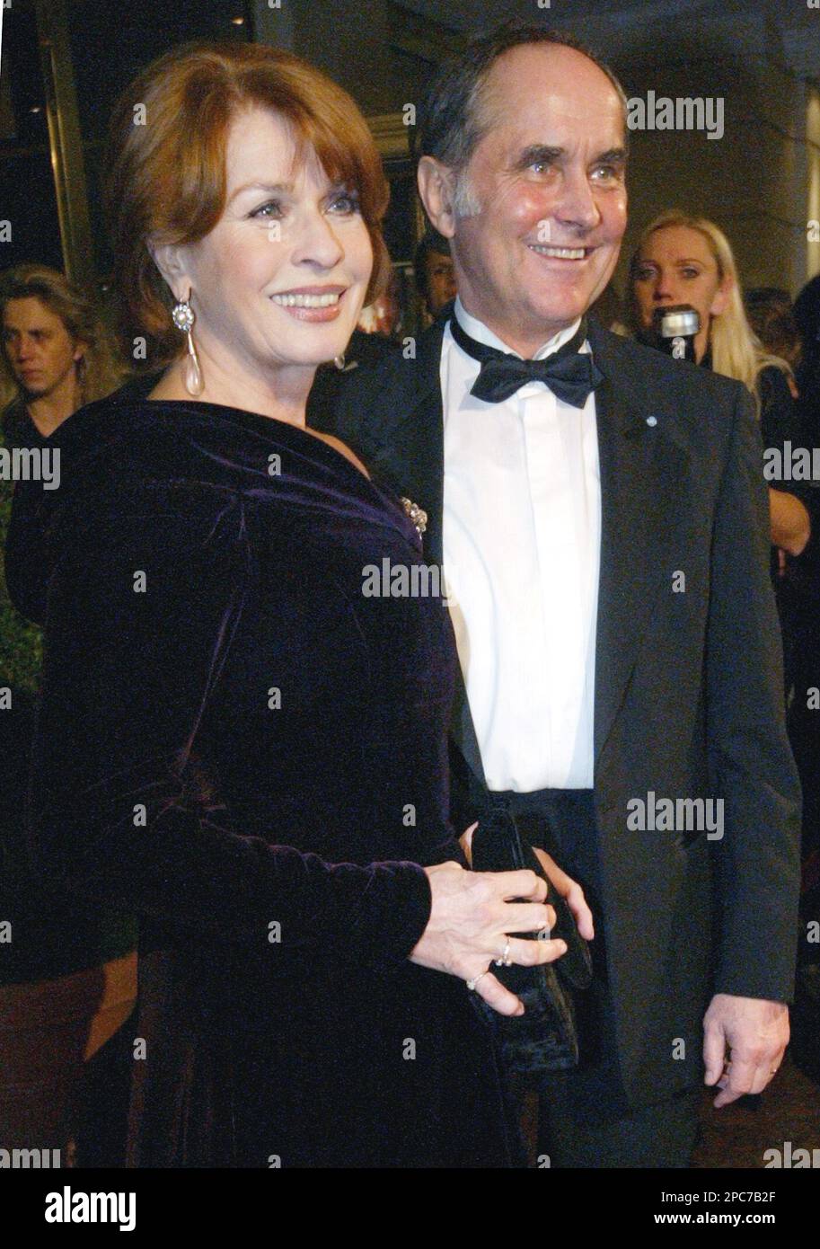 ** ARCHIV ** Schauspielerin Senta Berger, links, und ihr Mann Michael ...