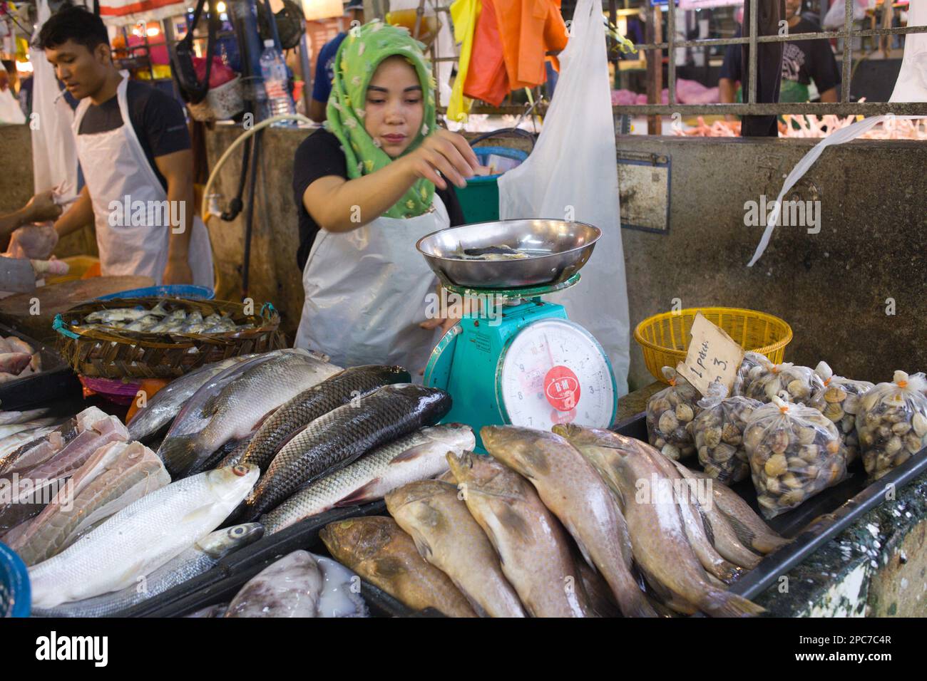 Malaysia, Kuala Lumpur, Chow Kit Market, fish Stock Photo - Alamy