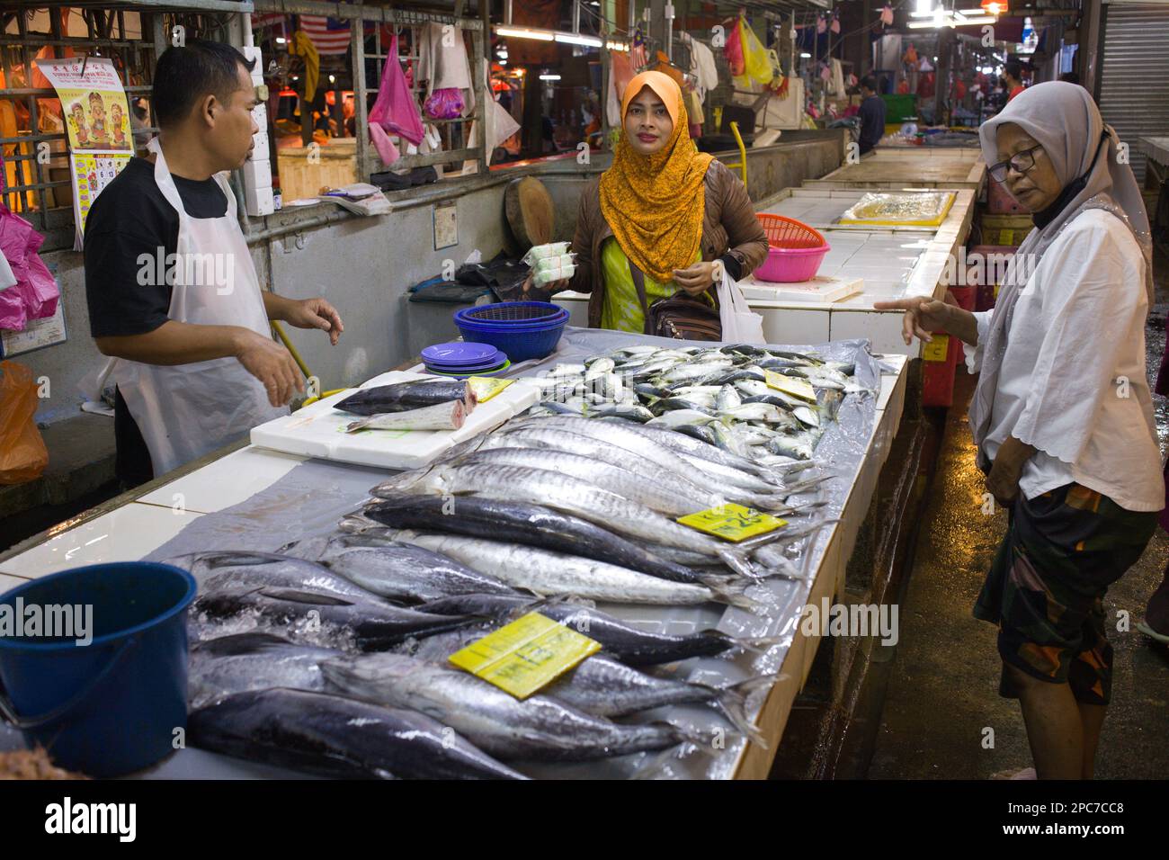 Malaysia, Kuala Lumpur, Chow Kit Market, fish Stock Photo - Alamy