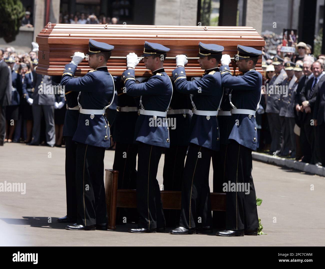 Chile infantry soldiers carry the coffin with the remains of former ...