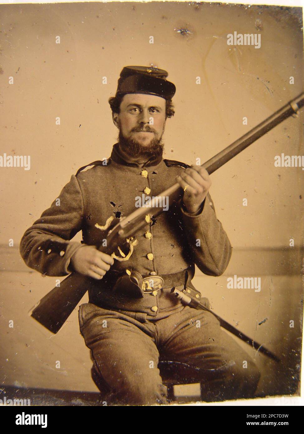 Unidentified soldier in Union uniform with musket and bayonet. Soldiers ...