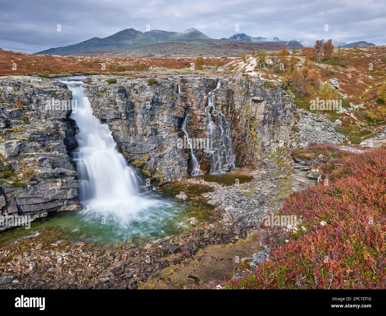 Storulfossen waterfall, Store Ula river, autumn, Rondane National Park ...