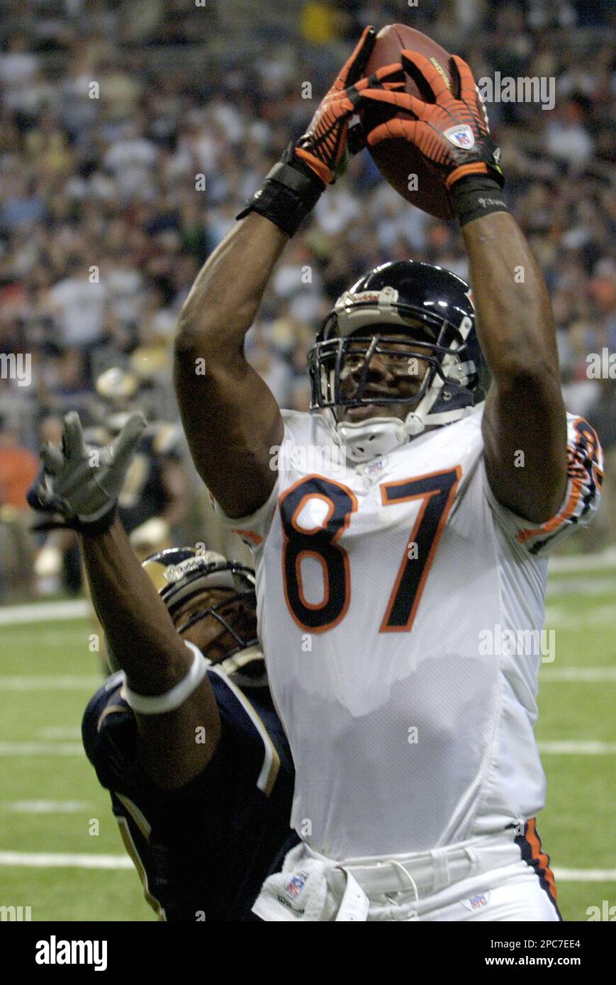 Chicago Bears' Muhsin Muhammad (87) catches a touchdown pass over the ...