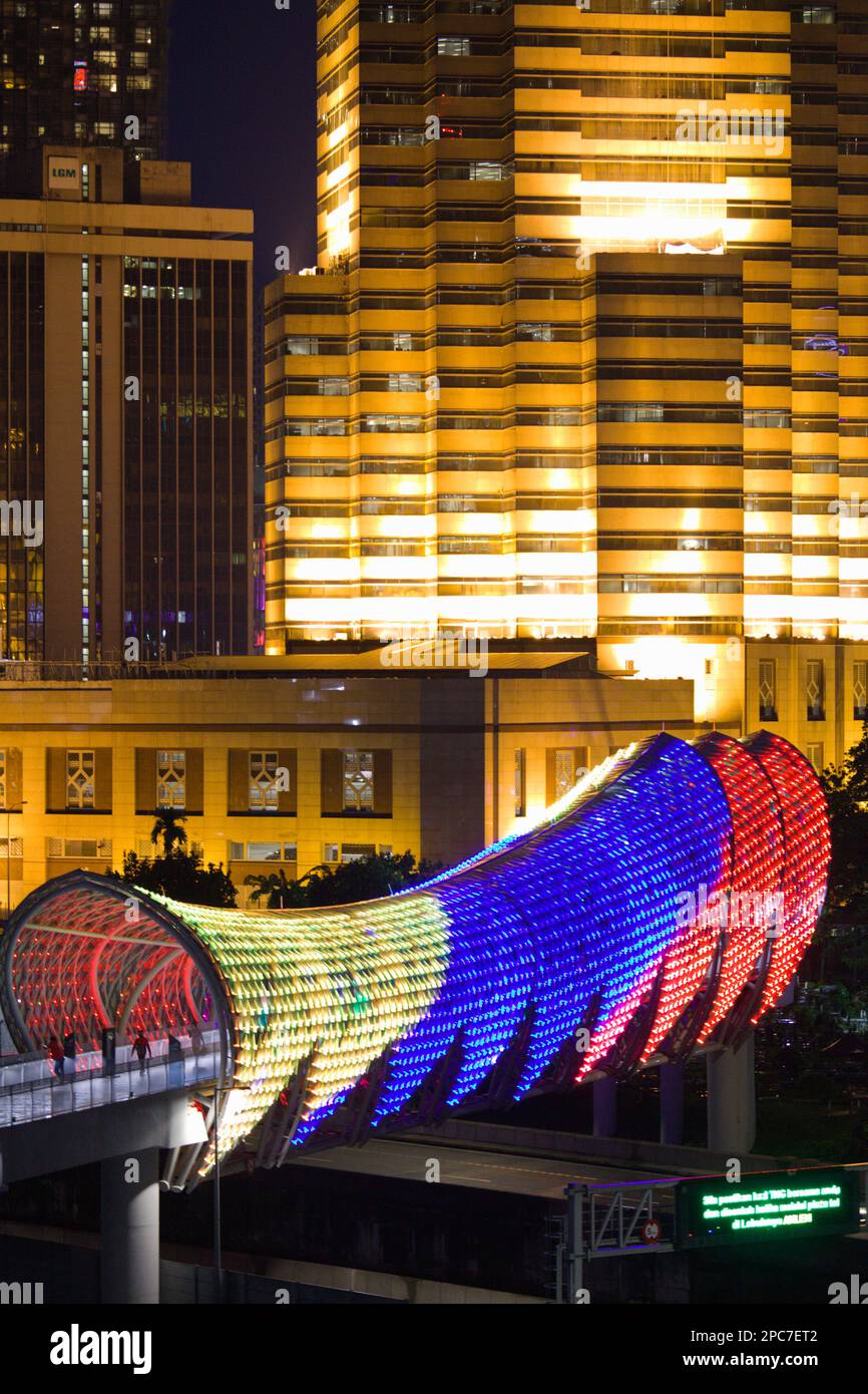 Malaysia, Kuala Lumpur, Pintasan Saloma footbridge, Public Bank ...