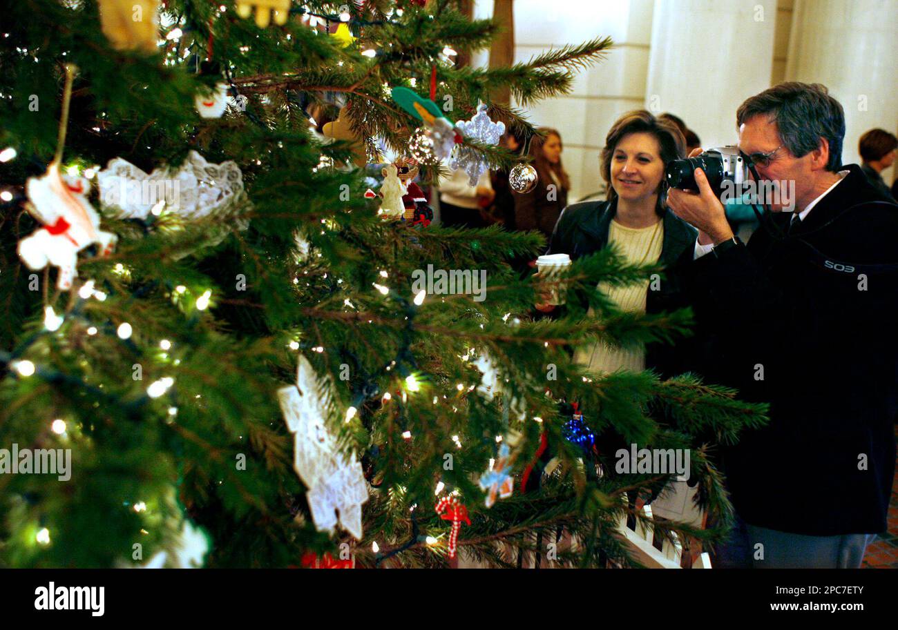Rachel Stonebraker, left, of Ephrata, Pa., and Bill Wiegmann of Palmyra ...