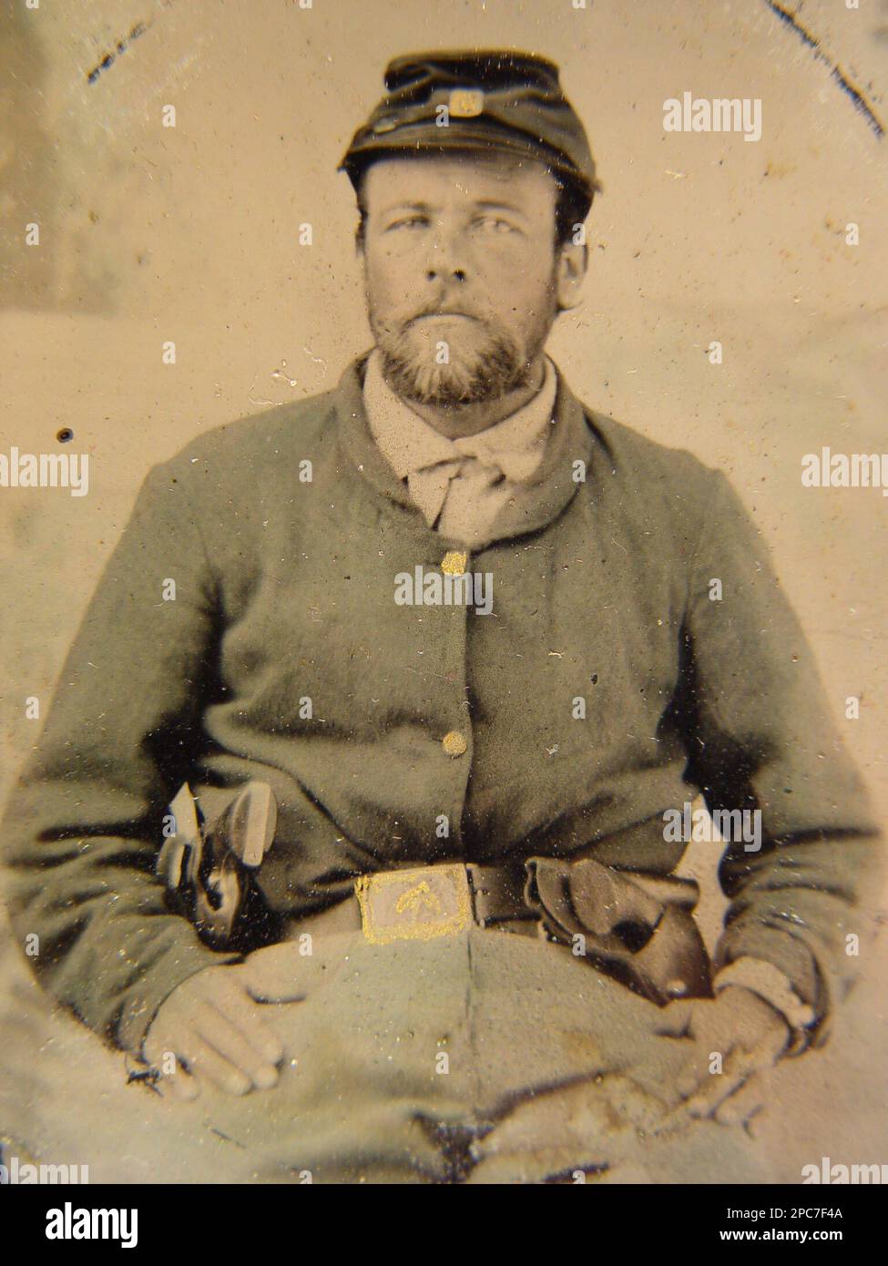 Unidentified soldier in Union uniform with holstered handguns. United ...