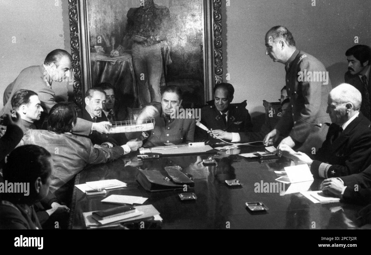 ** FILE ** Members of the military junta of the government of Chile ...
