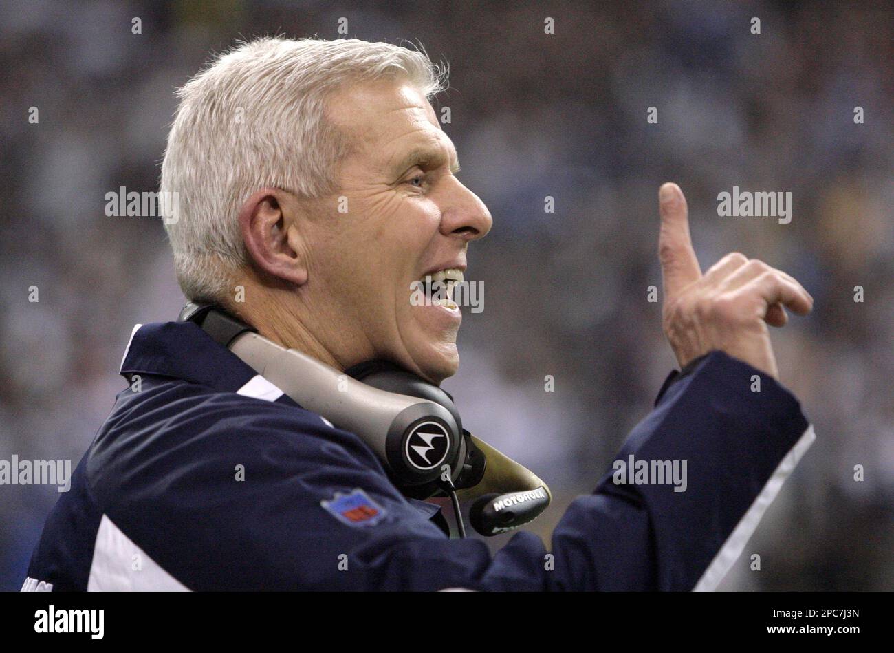 Dallas Cowboys coach Bill Parcells tries to make his point during the ...